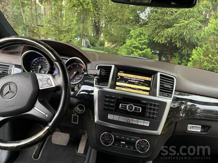 Melns Mercedes-Benz ML 350 2013 Rīga, ar dzinēja tilpumu 3.00 L un nobraukumu 282 tūkst. km par 18500 €, foto 10 vietnē AUTOMOTO.COM.LV