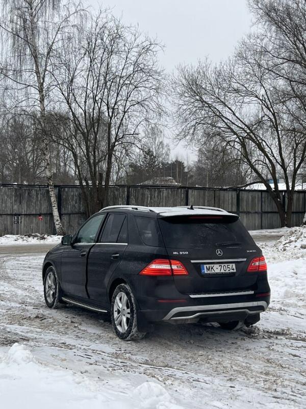 Black Mercedes-Benz ML 350 2013 in Riga, with an engine capacity of 3.00 L and mileage of 297 thousand km for 14000 €, photo 5 on AUTOMOTO.COM.LV