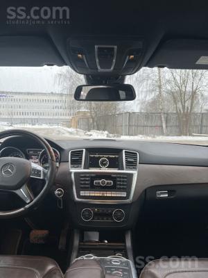 Black Mercedes-Benz ML 350 2013 in Riga, with an engine capacity of 3.00 L and mileage of 297 thousand km for 14000 €, photo 10 on AUTOMOTO.COM.LV