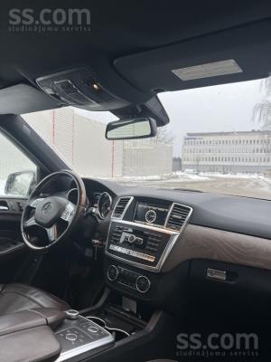 Black Mercedes-Benz ML 350 2013 in Riga, with an engine capacity of 3.00 L and mileage of 297 thousand km for 14000 €, photo 11 on AUTOMOTO.COM.LV