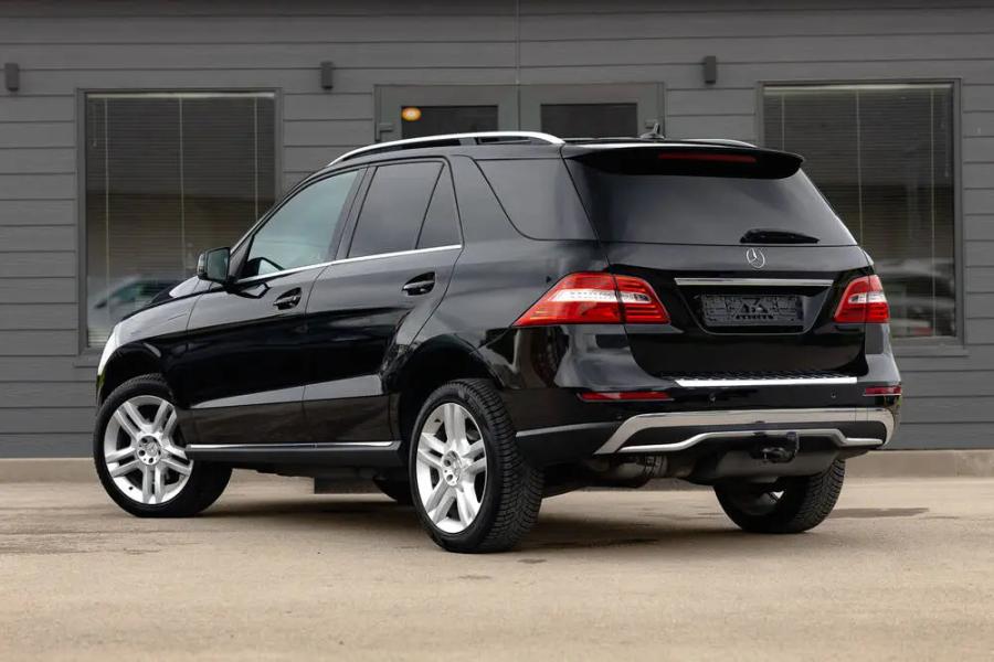 Melns Mercedes-Benz ML 350 2013 Jelgava, ar dzinēja tilpumu 3.00 L un nobraukumu 220 tūkst. km par 15450 €, foto 3 vietnē AUTOMOTO.COM.LV