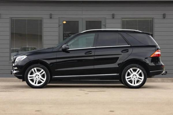 Melns Mercedes-Benz ML 350 2013 Jelgava, ar dzinēja tilpumu 3.00 L un nobraukumu 220 tūkst. km par 15450 €, foto 6 vietnē AUTOMOTO.COM.LV