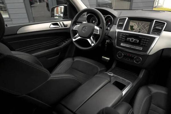 Melns Mercedes-Benz ML 350 2013 Jelgava, ar dzinēja tilpumu 3.00 L un nobraukumu 220 tūkst. km par 15450 €, foto 8 vietnē AUTOMOTO.COM.LV