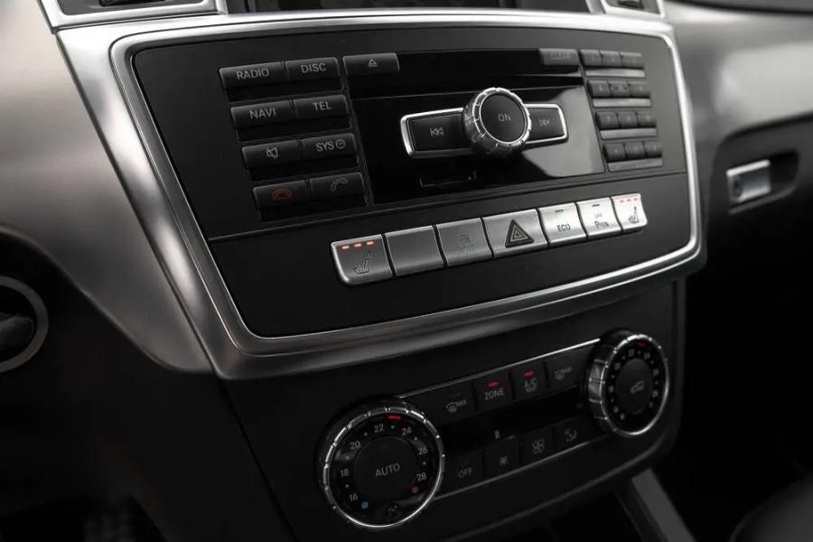 Melns Mercedes-Benz ML 350 2013 Jelgava, ar dzinēja tilpumu 3.00 L un nobraukumu 220 tūkst. km par 15450 €, foto 16 vietnē AUTOMOTO.COM.LV