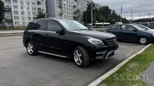 Melns Mercedes-Benz ML 350 2013 Rīga, ar dzinēja tilpumu 3.00 L un nobraukumu 242 tūkst. km par 14490 €, foto  vietnē AUTOMOTO.COM.LV