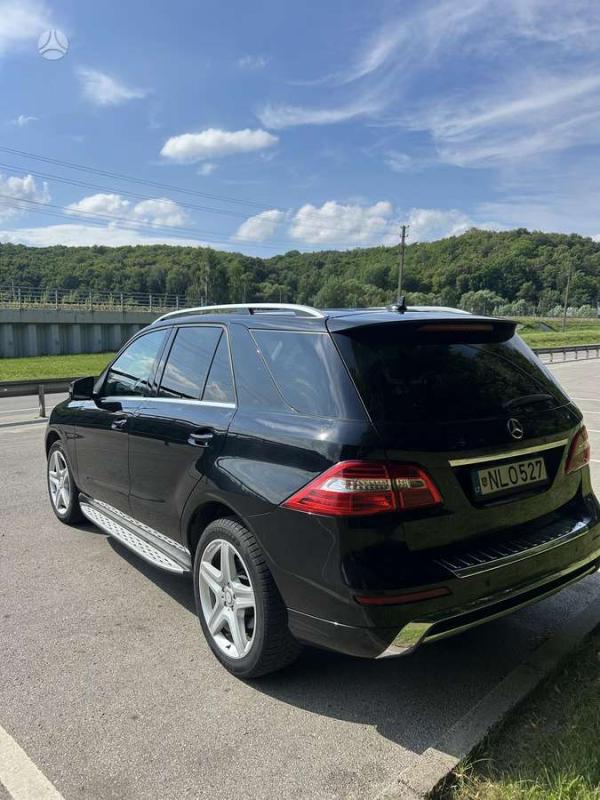 Melns Mercedes-Benz ML 350 2013 Kauņa, ar dzinēja tilpumu 2.99 L un nobraukumu 220 tūkst. km par 16500 €, foto 4 vietnē AUTOMOTO.COM.LV