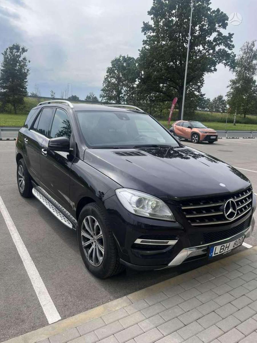 Black Mercedes-Benz ML 350 2013 in Kaunas, with an engine capacity of 2.99 L and mileage of 344 thousand km for 11490 €, photo 3 on AUTOMOTO.COM.LV