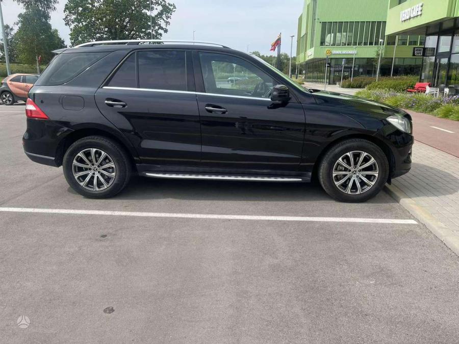 Black Mercedes-Benz ML 350 2013 in Kaunas, with an engine capacity of 2.99 L and mileage of 344 thousand km for 11490 €, photo 5 on AUTOMOTO.COM.LV