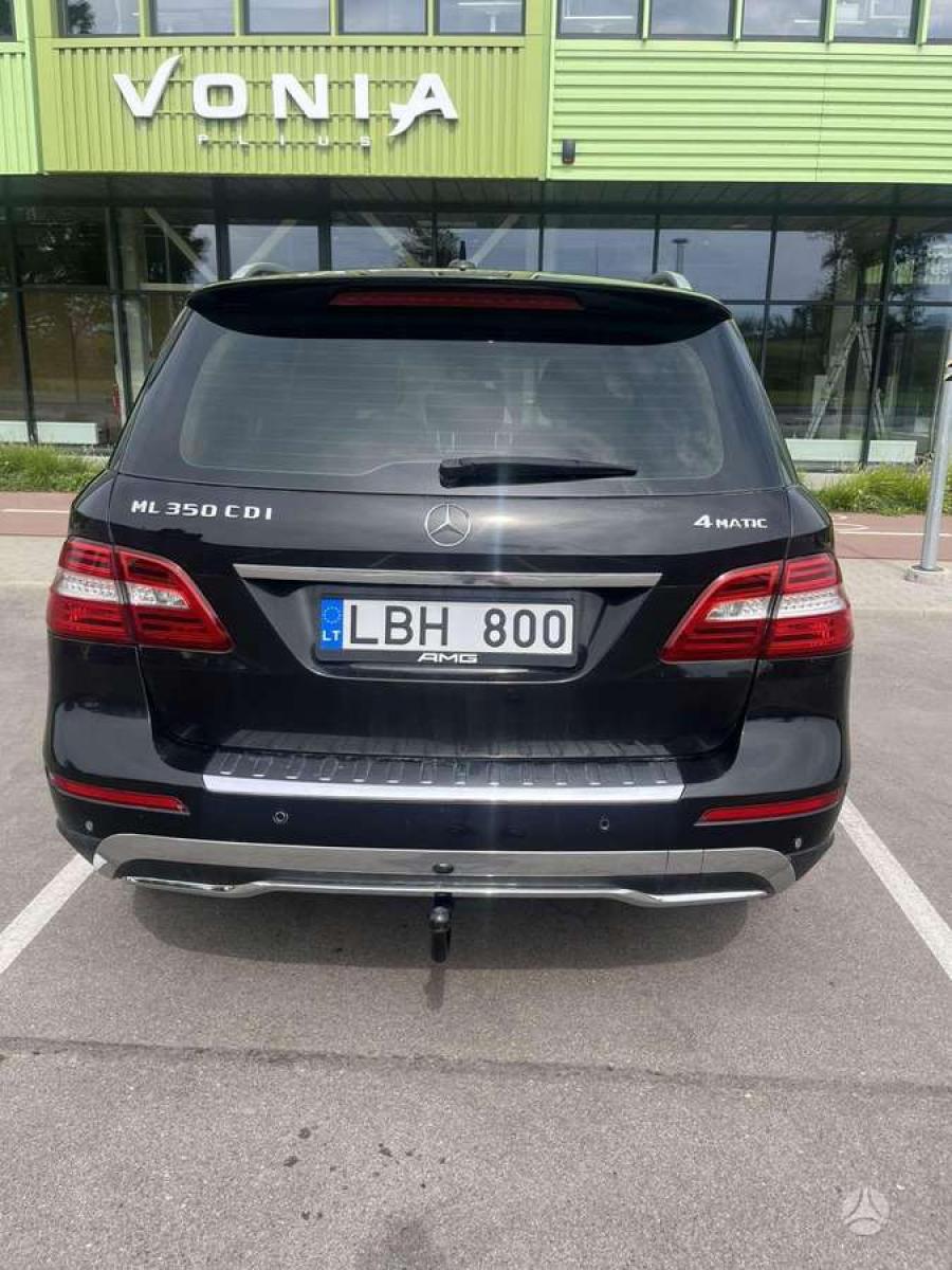 Black Mercedes-Benz ML 350 2013 in Kaunas, with an engine capacity of 2.99 L and mileage of 344 thousand km for 11490 €, photo 6 on AUTOMOTO.COM.LV