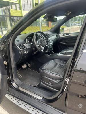 Black Mercedes-Benz ML 350 2013 in Kaunas, with an engine capacity of 2.99 L and mileage of 344 thousand km for 11490 €, photo 8 on AUTOMOTO.COM.LV