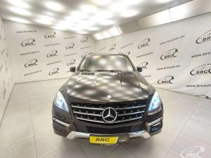 Black Mercedes-Benz ML 350 2013 in Vilnius, with an engine capacity of 2.99 L and mileage of 267 thousand km for 12500 €, photo 5 on AUTOMOTO.COM.LV