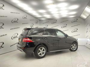 Black Mercedes-Benz ML 350 2013 in Vilnius, with an engine capacity of 2.99 L and mileage of 267 thousand km for 12500 €, photo 6 on AUTOMOTO.COM.LV