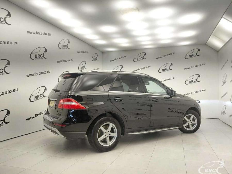 Black Mercedes-Benz ML 350 2013 in Vilnius, with an engine capacity of 2.99 L and mileage of 267 thousand km for 12500 €, photo 6 on AUTOMOTO.COM.LV