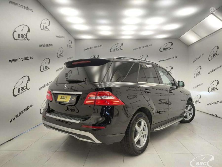 Black Mercedes-Benz ML 350 2013 in Vilnius, with an engine capacity of 2.99 L and mileage of 267 thousand km for 12500 €, photo 7 on AUTOMOTO.COM.LV