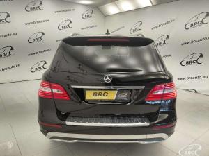 Black Mercedes-Benz ML 350 2013 in Vilnius, with an engine capacity of 2.99 L and mileage of 267 thousand km for 12500 €, photo 8 on AUTOMOTO.COM.LV