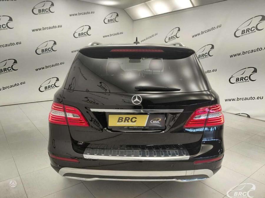 Black Mercedes-Benz ML 350 2013 in Vilnius, with an engine capacity of 2.99 L and mileage of 267 thousand km for 12500 €, photo 8 on AUTOMOTO.COM.LV