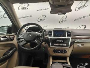 Black Mercedes-Benz ML 350 2013 in Vilnius, with an engine capacity of 2.99 L and mileage of 267 thousand km for 12500 €, photo 15 on AUTOMOTO.COM.LV