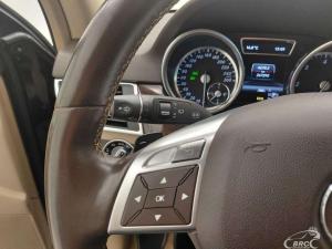 Black Mercedes-Benz ML 350 2013 in Vilnius, with an engine capacity of 2.99 L and mileage of 267 thousand km for 12500 €, photo 17 on AUTOMOTO.COM.LV