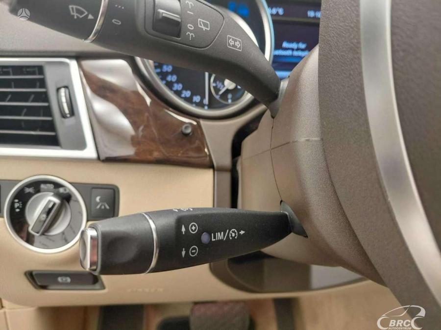 Black Mercedes-Benz ML 350 2013 in Vilnius, with an engine capacity of 2.99 L and mileage of 267 thousand km for 12500 €, photo 19 on AUTOMOTO.COM.LV
