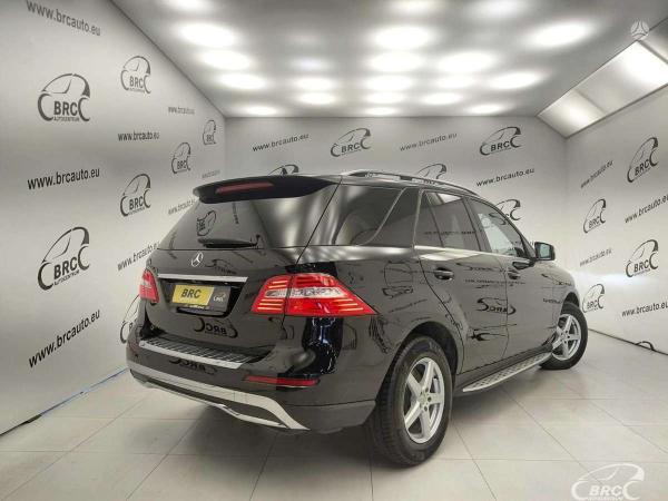 Мерседес МЛ 350 2013 в Вильнюс на AUTOMOTO.COM.LV Черный Мерседес МЛ 350 2013 в Вильнюс, объемом двигателя 2.99 л и пробегом 267 тыс. км за 12500 €, фото 7 на AUTOMOTO.COM.LV