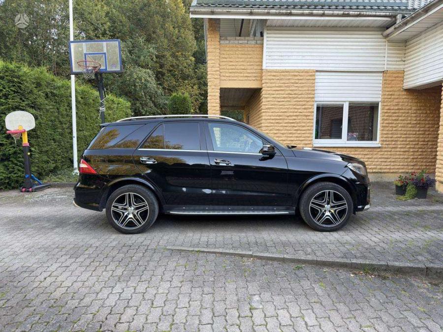 Melns Mercedes-Benz ML 350 2013 Viļņa, ar dzinēja tilpumu 3.50 L un nobraukumu 209 tūkst. km par 13500 €, foto 5 vietnē AUTOMOTO.COM.LV