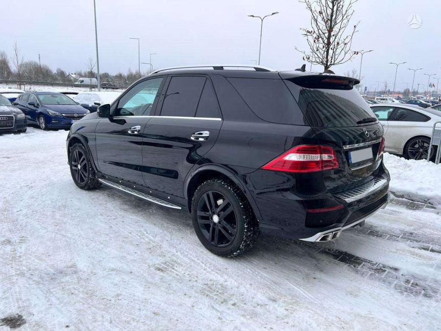 Melns Mercedes-Benz ML 350 2013 Viļņa, ar dzinēja tilpumu 3.50 L un nobraukumu 209 tūkst. km par 13500 €, foto 25 vietnē AUTOMOTO.COM.LV