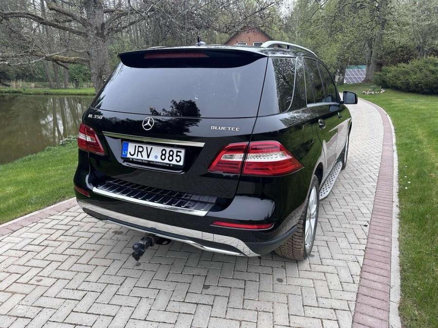 Melns Mercedes-Benz ML 350 2013 Viļņa, ar dzinēja tilpumu 0.00 L un nobraukumu 346 tūkst. km par 10500 €, foto 7 vietnē AUTOMOTO.COM.LV
