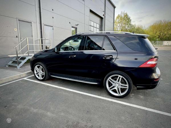 Melns Mercedes-Benz ML 350 2014 Viļņa, ar dzinēja tilpumu 2.99 L un nobraukumu 400 tūkst. km par 14700 €, foto 3 vietnē AUTOMOTO.COM.LV