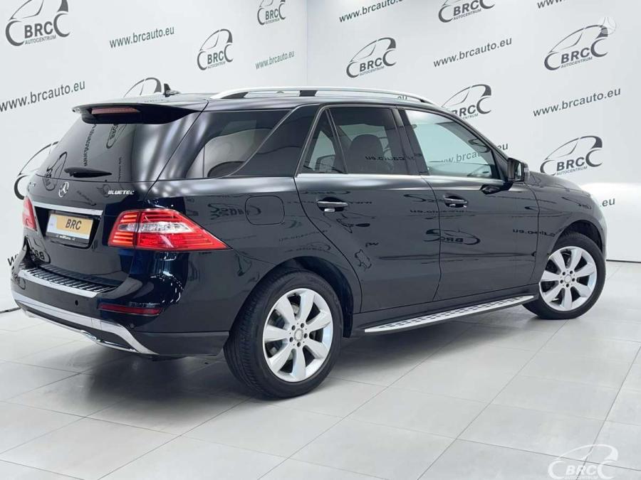 Melns Mercedes-Benz ML 350 2014 Viļņa, ar dzinēja tilpumu 2.99 L un nobraukumu 115 tūkst. km par 15500 €, foto 3 vietnē AUTOMOTO.COM.LV