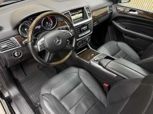Melns Mercedes-Benz ML 350 2014 Marijampole, ar dzinēja tilpumu 2.99 L un nobraukumu 231 tūkst. km par 16850 €, foto 2 vietnē AUTOMOTO.COM.LV