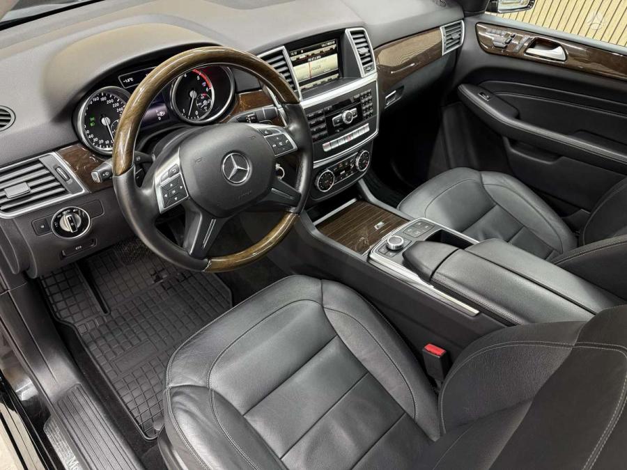 Melns Mercedes-Benz ML 350 2014 Marijampole, ar dzinēja tilpumu 2.99 L un nobraukumu 231 tūkst. km par 16850 €, foto 2 vietnē AUTOMOTO.COM.LV