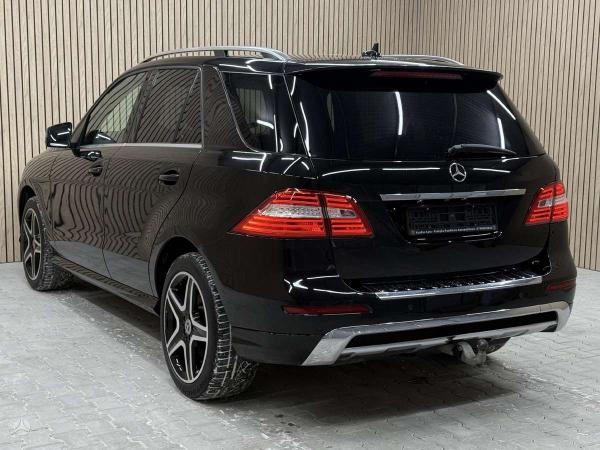 Black Mercedes-Benz ML 350 2014 in Marijampole, with an engine capacity of 2.99 L and mileage of 231 thousand km for 16850 €, photo 6 on AUTOMOTO.COM.LV