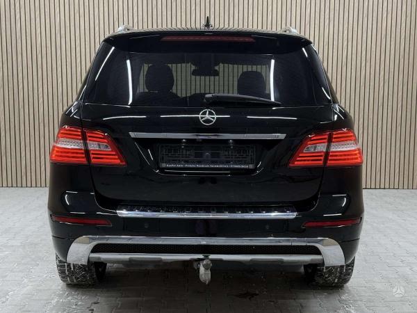 Black Mercedes-Benz ML 350 2014 in Marijampole, with an engine capacity of 2.99 L and mileage of 231 thousand km for 16850 €, photo 7 on AUTOMOTO.COM.LV