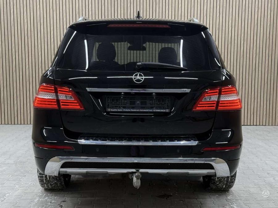 Melns Mercedes-Benz ML 350 2014 Marijampole, ar dzinēja tilpumu 2.99 L un nobraukumu 231 tūkst. km par 16850 €, foto 7 vietnē AUTOMOTO.COM.LV
