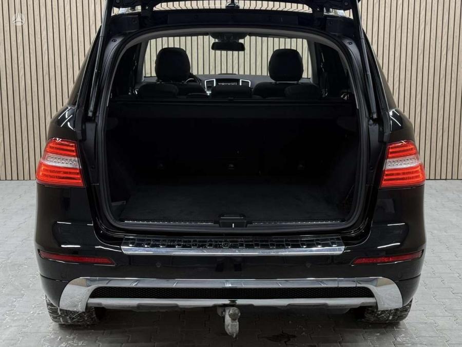 Melns Mercedes-Benz ML 350 2014 Marijampole, ar dzinēja tilpumu 2.99 L un nobraukumu 231 tūkst. km par 16850 €, foto 14 vietnē AUTOMOTO.COM.LV