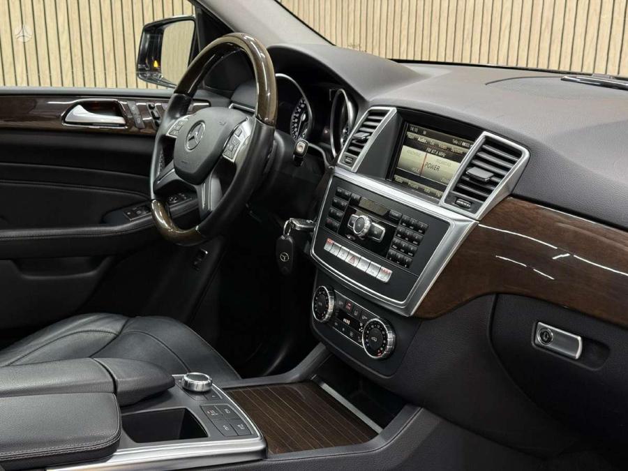 Melns Mercedes-Benz ML 350 2014 Marijampole, ar dzinēja tilpumu 2.99 L un nobraukumu 231 tūkst. km par 16850 €, foto 23 vietnē AUTOMOTO.COM.LV
