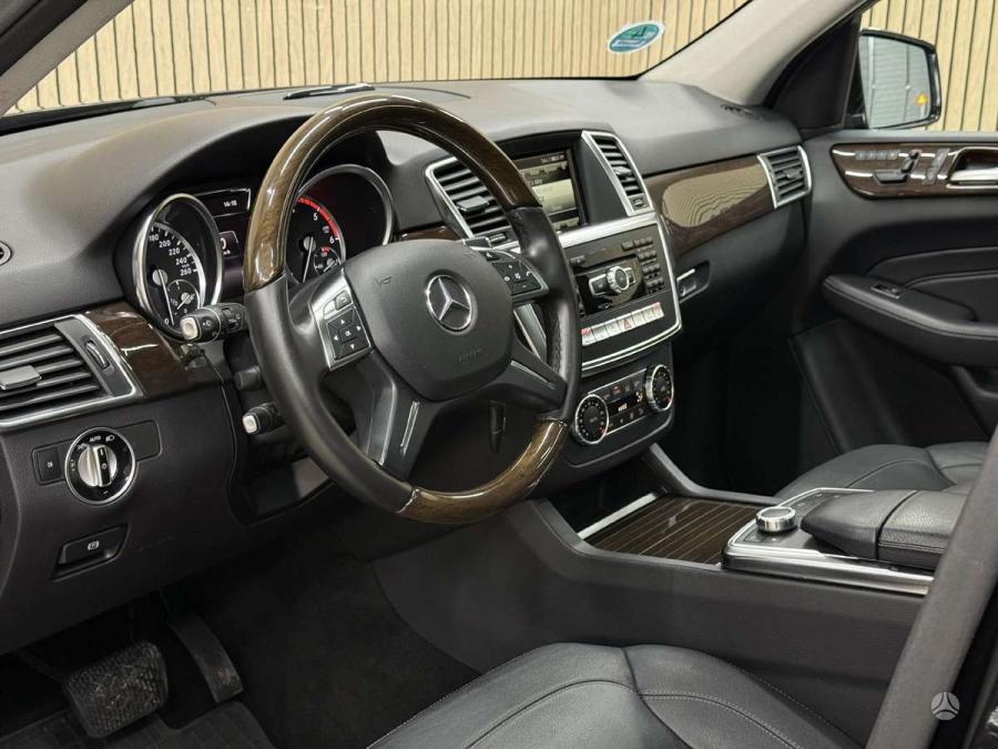 Melns Mercedes-Benz ML 350 2014 Marijampole, ar dzinēja tilpumu 2.99 L un nobraukumu 231 tūkst. km par 16850 €, foto 25 vietnē AUTOMOTO.COM.LV
