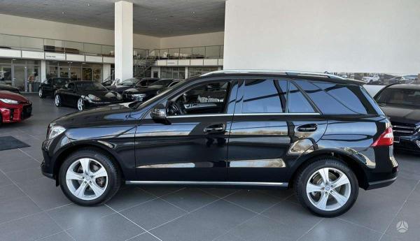 Black Mercedes-Benz ML 350 2014 in Marijampole, with an engine capacity of 2.99 L and mileage of 242 thousand km for 15999 €, photo 2 on AUTOMOTO.COM.LV