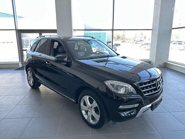 Black Mercedes-Benz ML 350 2014 in Marijampole, with an engine capacity of 2.99 L and mileage of 242 thousand km for 15999 €, photo 7 on AUTOMOTO.COM.LV