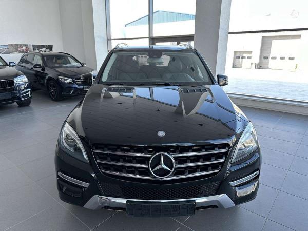 Black Mercedes-Benz ML 350 2014 in Marijampole, with an engine capacity of 2.99 L and mileage of 242 thousand km for 15999 €, photo 8 on AUTOMOTO.COM.LV