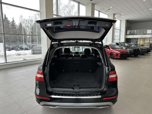 Black Mercedes-Benz ML 350 2014 in Marijampole, with an engine capacity of 2.99 L and mileage of 242 thousand km for 15999 €, photo 9 on AUTOMOTO.COM.LV