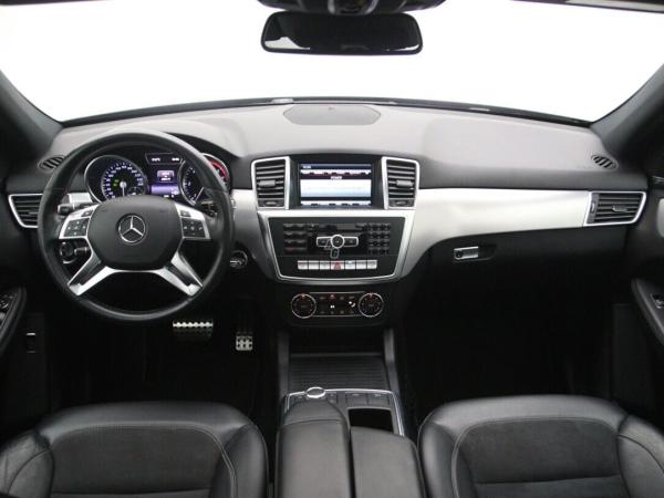 Black Mercedes-Benz ML 350 2014 in Vilnius, with an engine capacity of 3.00 L and mileage of 203 thousand km for 18999 €, photo 2 on AUTOMOTO.COM.LV