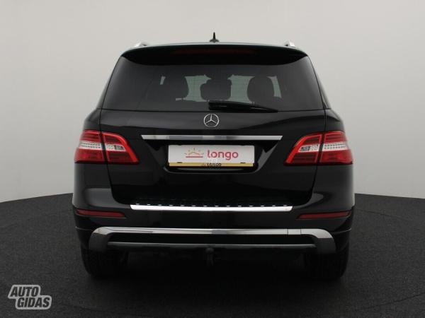 Black Mercedes-Benz ML 350 2014 in Vilnius, with an engine capacity of 3.00 L and mileage of 203 thousand km for 18999 €, photo 5 on AUTOMOTO.COM.LV