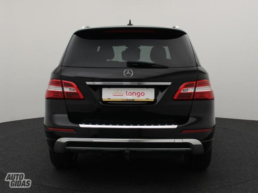 Melns Mercedes-Benz ML 350 2014 Viļņa, ar dzinēja tilpumu 3.00 L un nobraukumu 203 tūkst. km par 18999 €, foto 5 vietnē AUTOMOTO.COM.LV