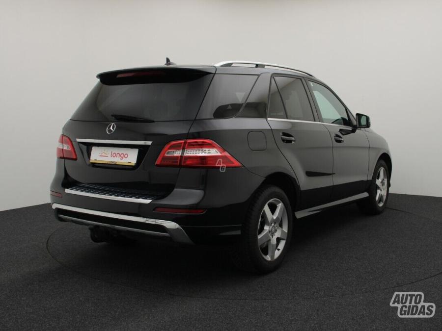 Melns Mercedes-Benz ML 350 2014 Viļņa, ar dzinēja tilpumu 3.00 L un nobraukumu 203 tūkst. km par 18999 €, foto 8 vietnē AUTOMOTO.COM.LV
