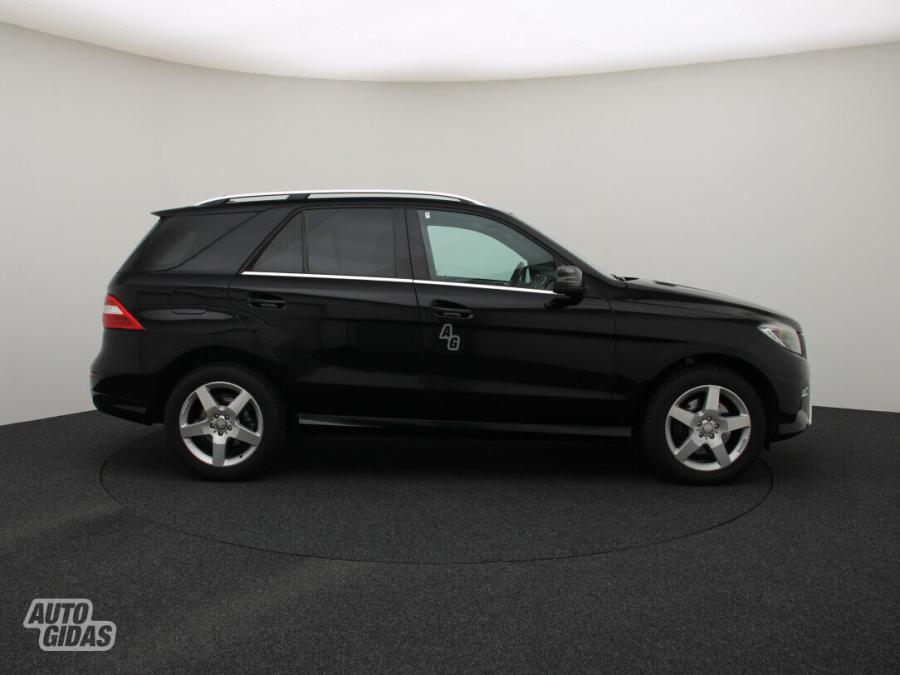 Melns Mercedes-Benz ML 350 2014 Viļņa, ar dzinēja tilpumu 3.00 L un nobraukumu 203 tūkst. km par 18999 €, foto 9 vietnē AUTOMOTO.COM.LV