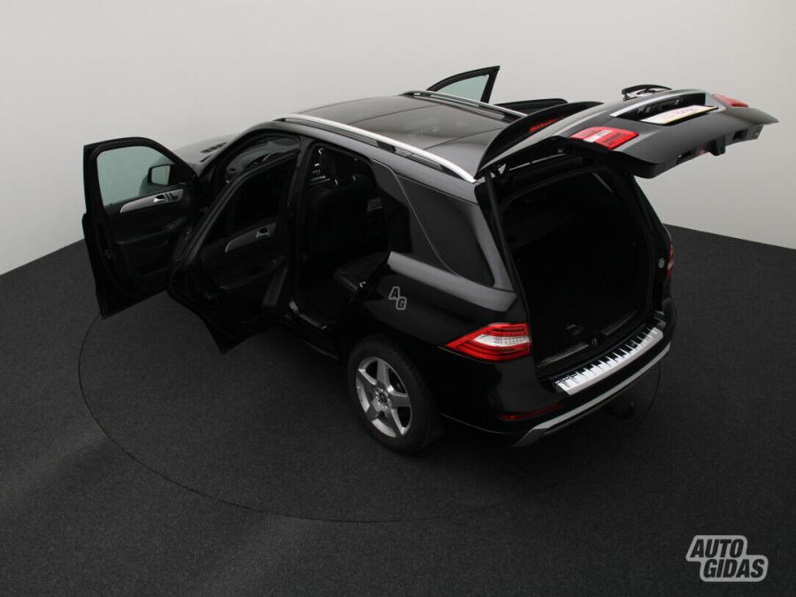Melns Mercedes-Benz ML 350 2014 Viļņa, ar dzinēja tilpumu 3.00 L un nobraukumu 203 tūkst. km par 18999 €, foto 13 vietnē AUTOMOTO.COM.LV