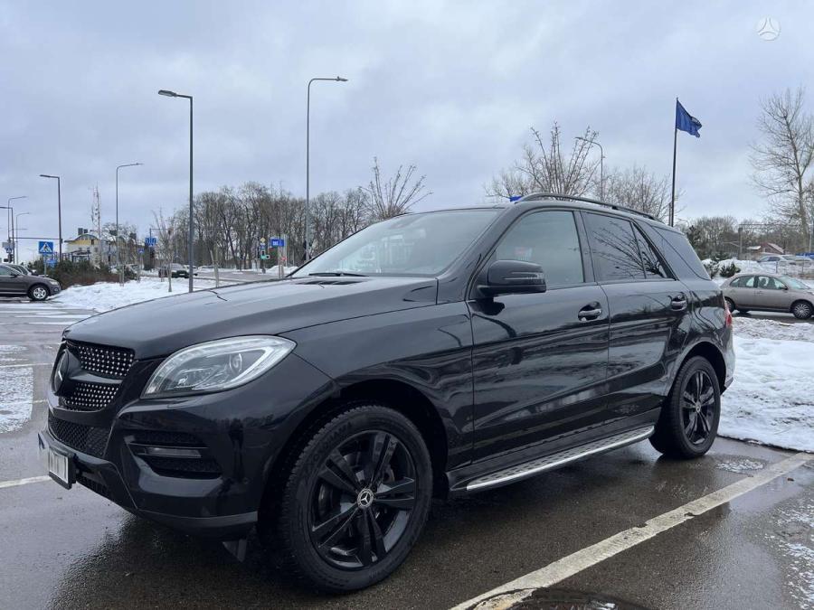 Melns Mercedes-Benz ML 350 2014 Viļņa, ar dzinēja tilpumu 3.00 L un nobraukumu 292 tūkst. km par 15750 €, foto 1 vietnē AUTOMOTO.COM.LV