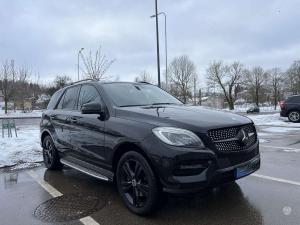Melns Mercedes-Benz ML 350 2014 Viļņa, ar dzinēja tilpumu 3.00 L un nobraukumu 292 tūkst. km par 15750 €, foto 2 vietnē AUTOMOTO.COM.LV