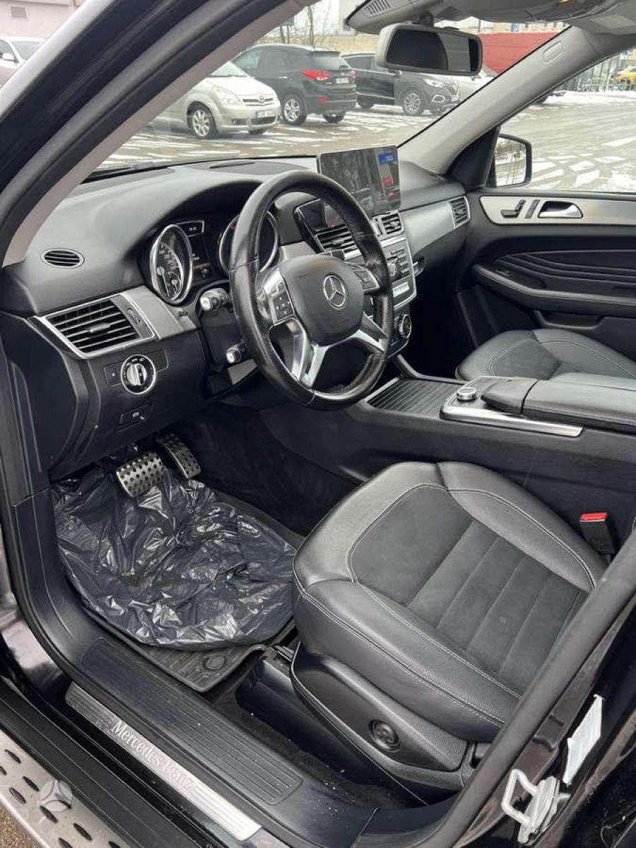Melns Mercedes-Benz ML 350 2014 Viļņa, ar dzinēja tilpumu 3.00 L un nobraukumu 292 tūkst. km par 15750 €, foto 8 vietnē AUTOMOTO.COM.LV